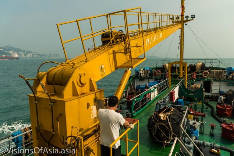 A day in the life of a refuelling ship - Visions of Asia